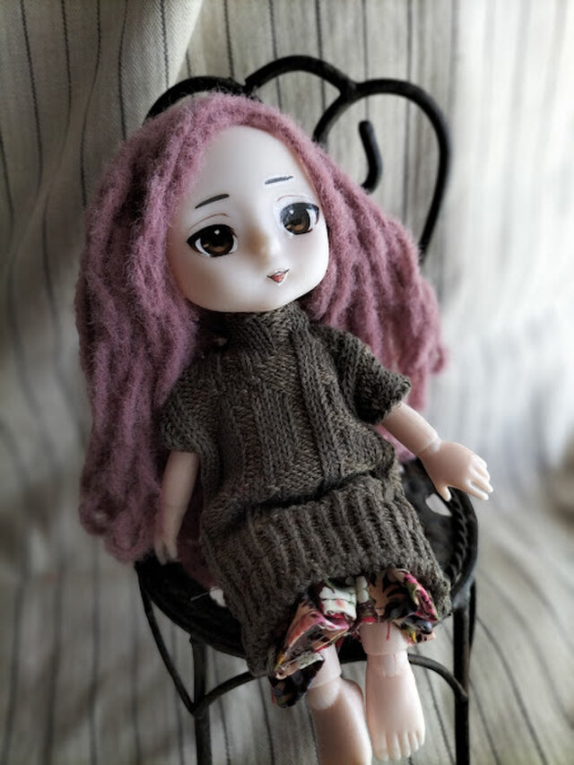 背丈15cm セリアドールと服 C カーキ色ソックスドレス | iichi 日々の暮らしを心地よくするハンドメイドやアンティークのマーケットプレイス