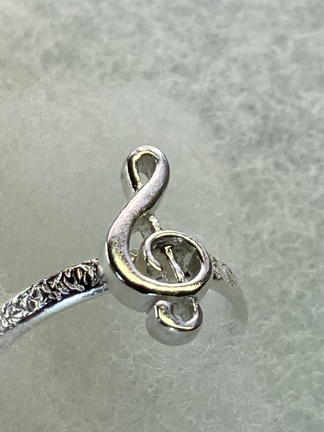 ト音記号 シルバーリング | iichi 日々の暮らしを心地よくするハンドメイドやアンティークのマーケットプレイス