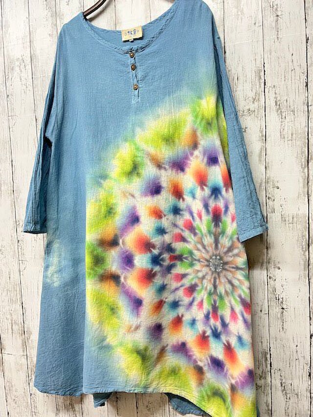 タイダイ染め 新型ヘンリーネック長袖ワンピース 淡い天色に幻想的で華やかな大曼荼羅 HD20-39 | iichi 日々の暮らしを心地よくするハンドメイドやアンティークのマーケットプレイス