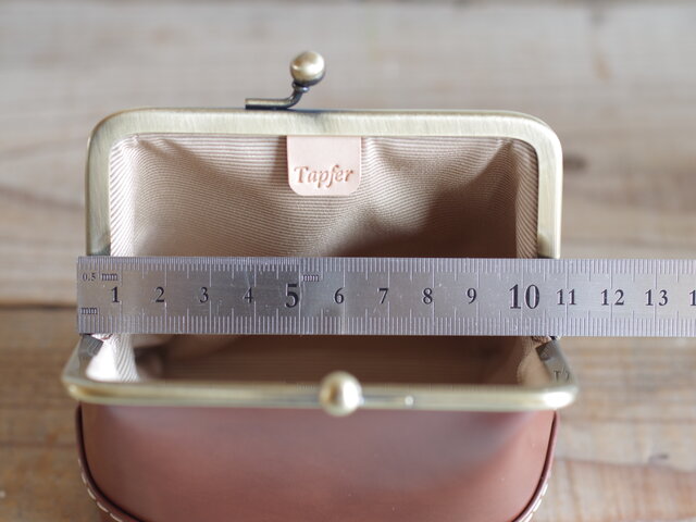 レザーがま口ポーチ アンティークブラウン | iichi 日々の暮らしを心地よくするハンドメイドやアンティークのマーケットプレイス