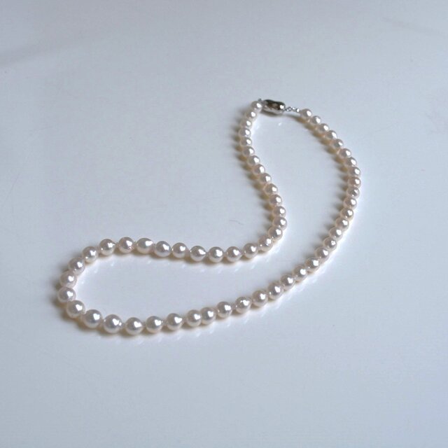 ★あこやパールのシンプルネックレス＊ホワイト＊43cm＊6mm★送料無料♪C | iichi 日々の暮らしを心地よくするハンドメイドやアンティークのマーケットプレイス
