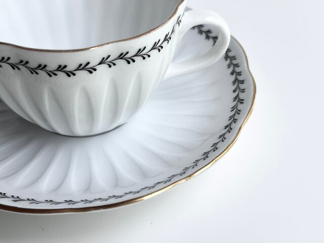 【ARABIA】Varpu/ヴァルプ ヴィンテージ カップアンドソーサー（B）・アラビア ライヤウオシッキネン | iichi 日々の暮らしを心地よくするハンドメイドやアンティークのマーケットプレイス