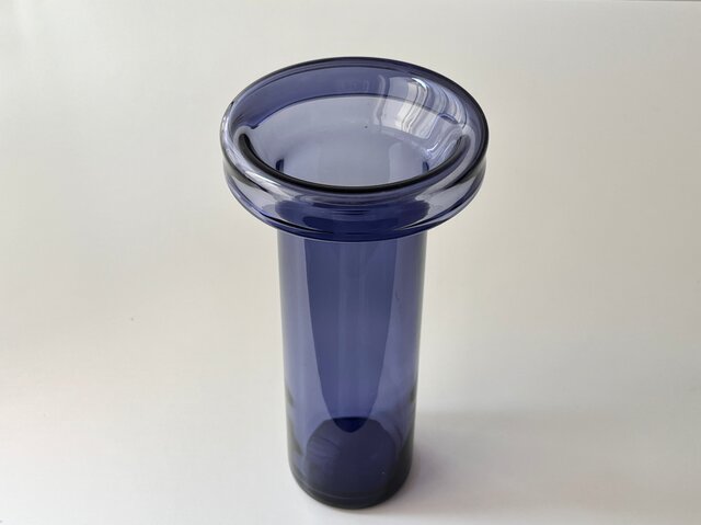 【Riihimaen Lasi】Nanny Still Ametisti フラワーベース・リーヒマエンラシ ナニースティル | iichi 日々の暮らしを心地よくするハンドメイドやアンティーク ...