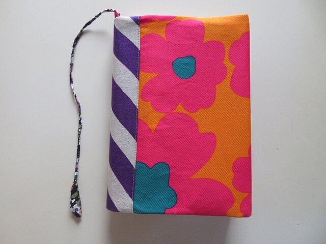 ブックカバー ～太陽と花～ 【A5サイズ】 | iichi 日々の暮らしを心地よくするハンドメイドやアンティークのマーケットプレイス