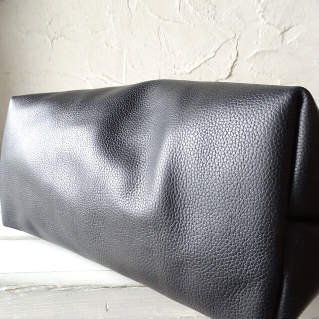 【26日終了500円off】前ポケット 中央ホック有 兼用 レザーバッグ ハンドメイド5171 | iichi 日々の暮らしを心地よくするハンドメイドやアンティークのマーケットプレイス