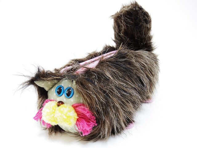 もふもふねこにゃんポーチ／チャ | iichi 日々の暮らしを心地よくするハンドメイドやアンティークのマーケットプレイス