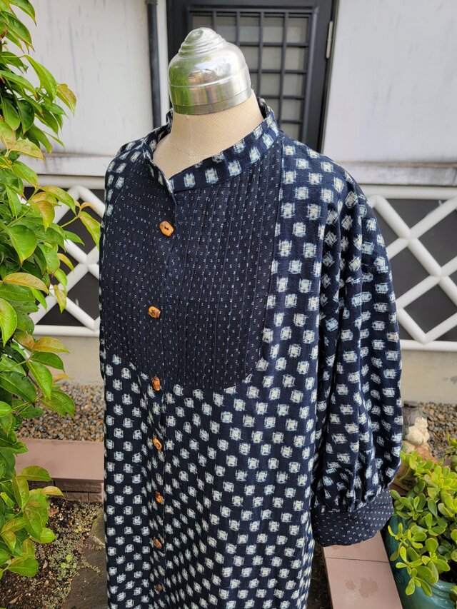 着物リメイク 手作り 絣 前ピンタック 全開コートドレス | iichi 日々の暮らしを心地よくするハンドメイドやアンティークのマーケットプレイス