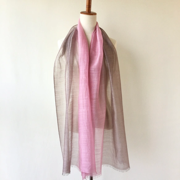 さらウール＊WOOLSILK＊今様色×灰茶色＊手染ウールシルクストール | iichi 日々の暮らしを心地よくするハンドメイドやアンティークのマーケットプレイス