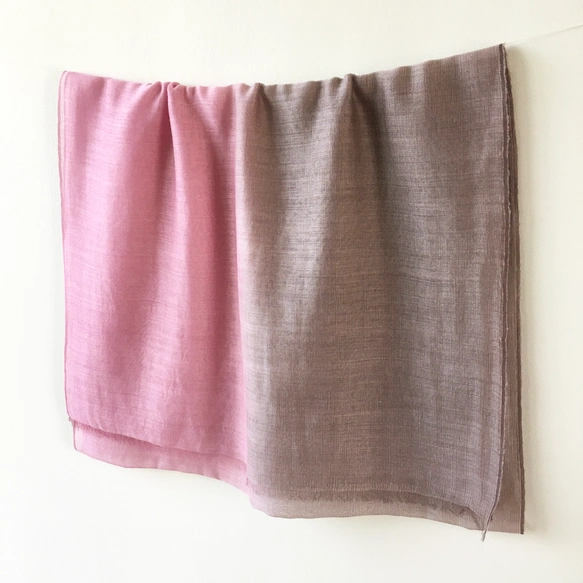 さらウール＊WOOLSILK＊今様色×灰茶色＊手染ウールシルクストール | iichi 日々の暮らしを心地よくするハンドメイドやアンティークのマーケットプレイス