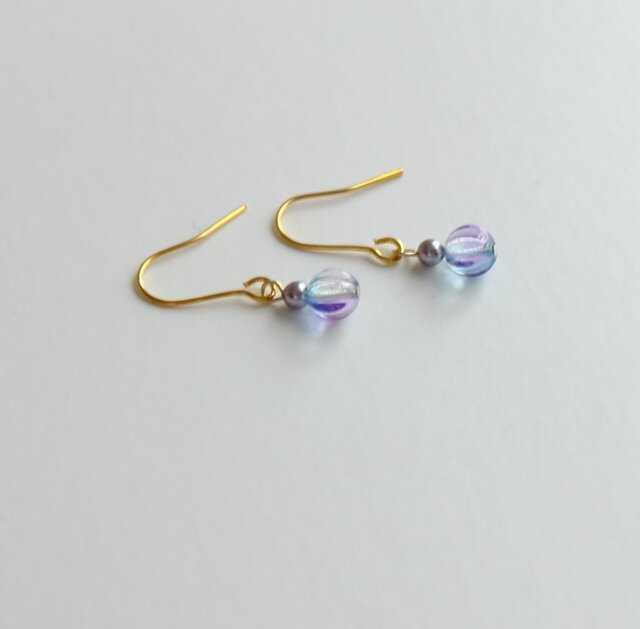 G47 パープル×ブルーのグラデピアス（パーツ変更可能） | iichi 日々の暮らしを心地よくするハンドメイドやアンティークのマーケットプレイス