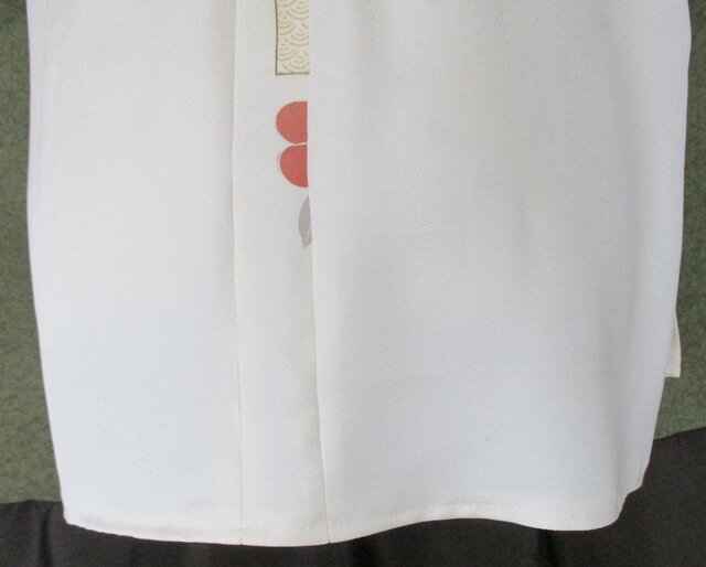 7405 花柄の着物で作ったプルオーバー #送料無料 | iichi 日々の暮らしを心地よくするハンドメイドやアンティークのマーケットプレイス