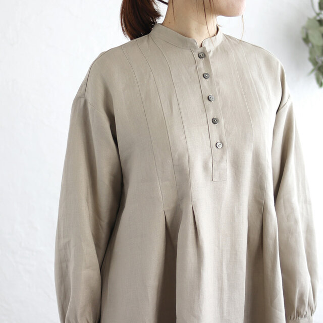 リネン スタンドカラー タックワンピース （ベージュ）OP39 | iichi 日々の暮らしを心地よくするハンドメイドやアンティークのマーケットプレイス