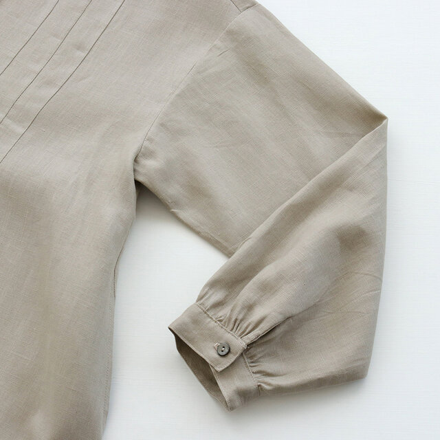 リネン スタンドカラー タックワンピース （ベージュ）OP39 | iichi 日々の暮らしを心地よくするハンドメイドやアンティークのマーケットプレイス