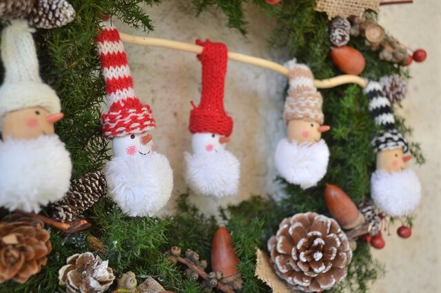 どんぐりとスノーマン達のクリスマスwreath | iichi 日々の暮らしを心地よくするハンドメイドやアンティークのマーケットプレイス