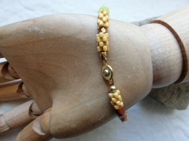 ＊期間限定 happy price＊古のブレス＠アフリカの再生ビーズとボヘミアのフラワービーズ2色、ライスビーズ など | iichi 日々の暮らしを心地よくするハンドメイドやアンティークの ...