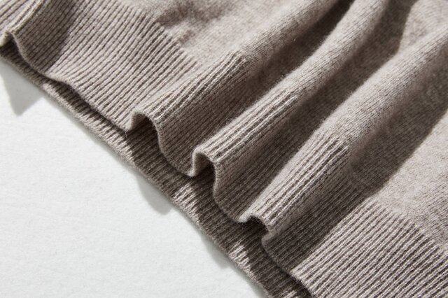 ★2023新色★ 素肌に触れるから 上質がいい。ウール 100％ニット シームレース製法 ハイネックミルクティー221004-9 | iichi 日々の暮らしを心地よくするハンドメイドや ...