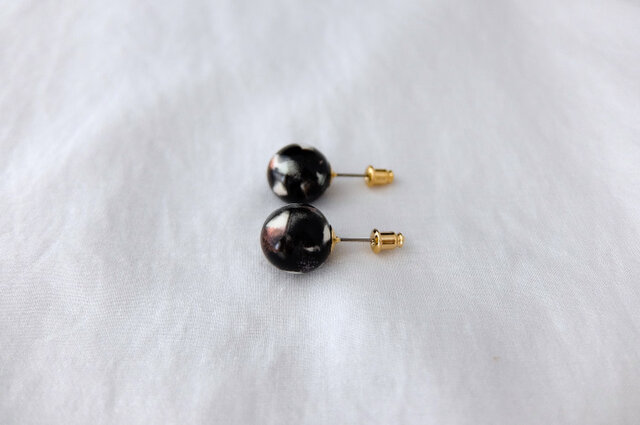 ピアス bouquet scarlet large | iichi 日々の暮らしを心地よくするハンドメイドやアンティークのマーケットプレイス