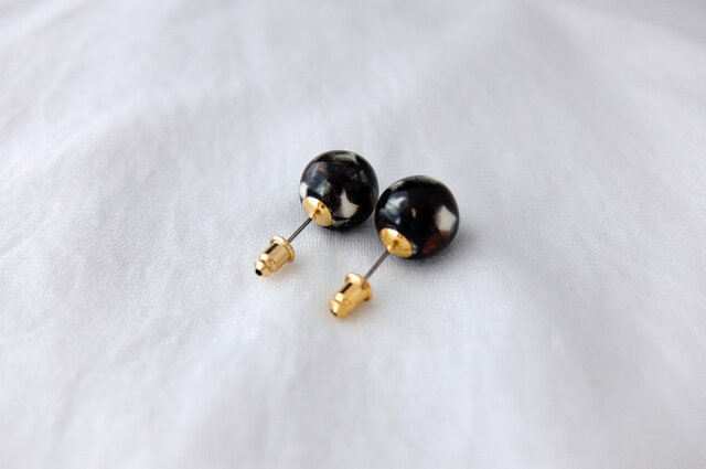 ピアス bouquet scarlet large | iichi 日々の暮らしを心地よくするハンドメイドやアンティークのマーケットプレイス