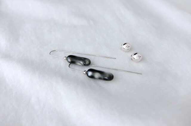 ピアス capsule bleu | iichi 日々の暮らしを心地よくするハンドメイドやアンティークのマーケットプレイス