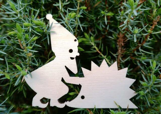 木製 オーナメント ノーム +ハリネズミ [WIB-S-12]クリスマス ドワーフ トントゥ | iichi 日々の暮らしを心地よくするハンドメイドやアンティークのマーケットプレイス