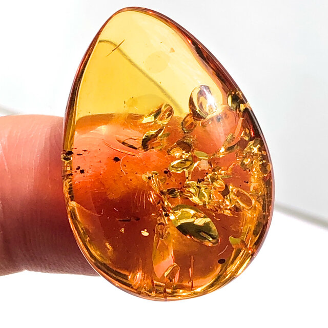 バルティックアンバー[152] 28x19mm 天然石 ／ ルース ／カボション | iichi 日々の暮らしを心地よくするハンドメイドやアンティークのマーケットプレイス