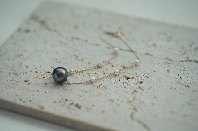 【seasons】10Kベビーパール×タヒチパールブレスレット | iichi 日々の暮らしを心地よくするハンドメイドやアンティークのマーケットプレイス