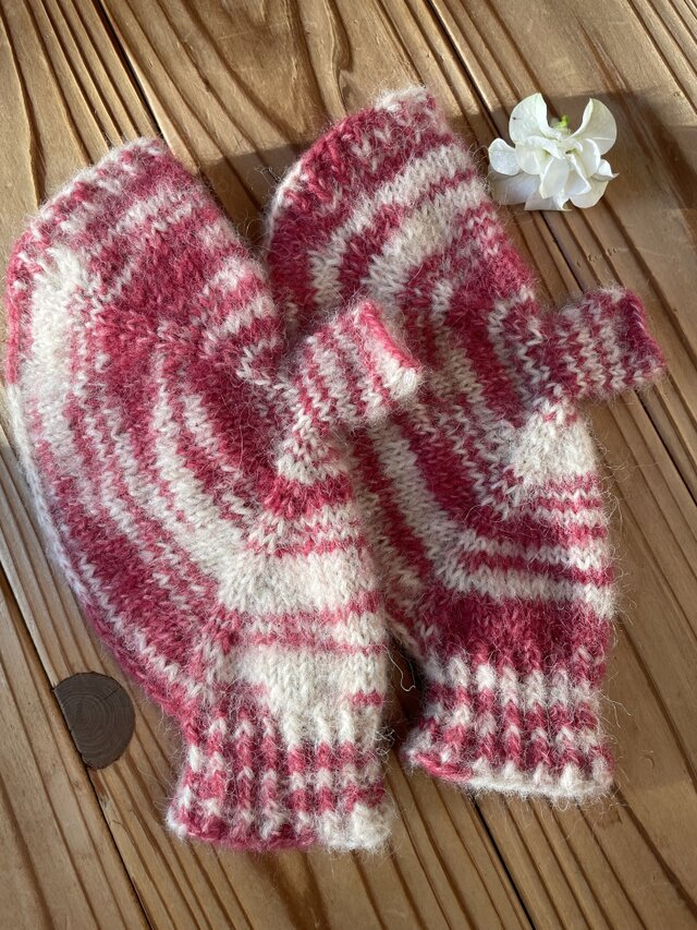 No.1315 アルパカミトンcherry red | iichi 日々の暮らしを心地よくするハンドメイドやアンティークのマーケットプレイス