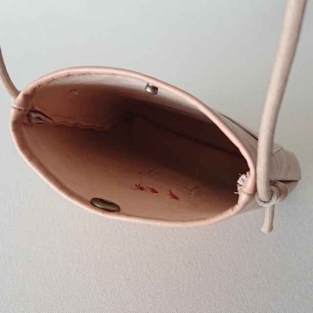 annco leather pochette [small/beige] | iichi 日々の暮らしを心地よくするハンドメイドやアンティークのマーケットプレイス