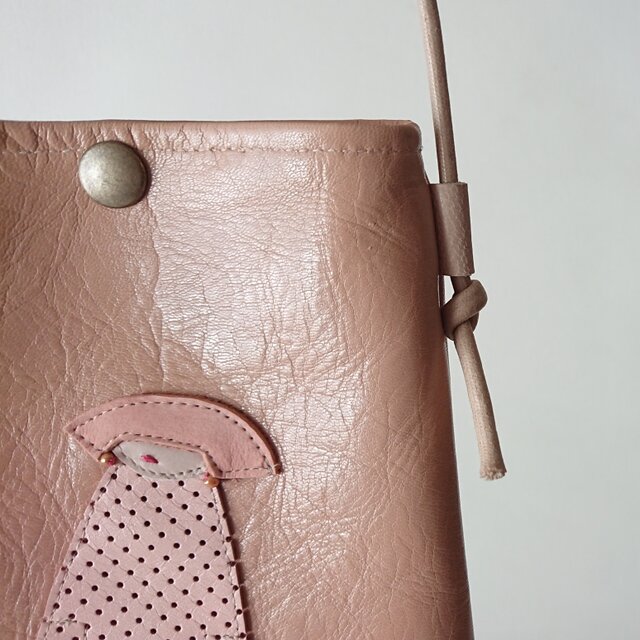 annco leather pochette [small/beige] | iichi 日々の暮らしを心地よくするハンドメイドやアンティークのマーケットプレイス