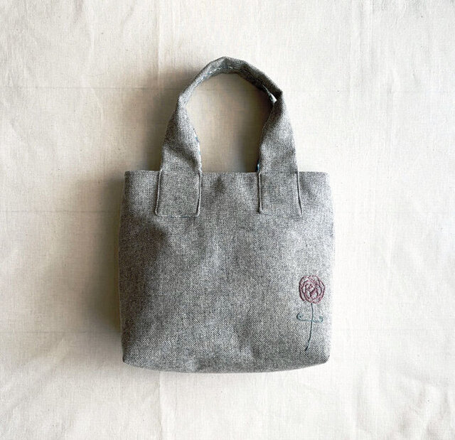 woolと薔薇のバッグ | iichi 日々の暮らしを心地よくするハンドメイドやアンティークのマーケットプレイス