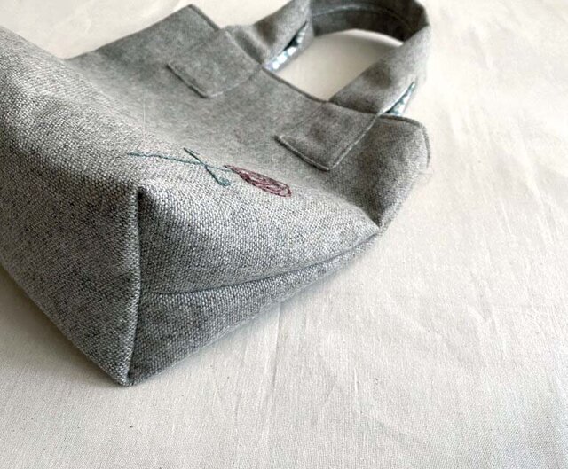 woolと薔薇のバッグ | iichi 日々の暮らしを心地よくするハンドメイドやアンティークのマーケットプレイス