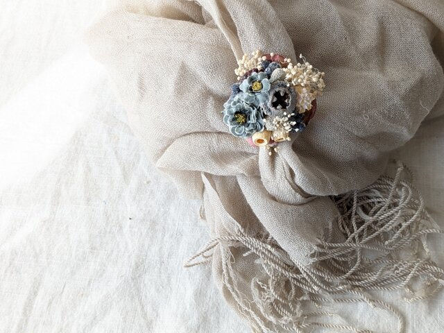 木の実の小さなコサージュ~ヘアーアクセ2way＊*ブラックベリー#9 | iichi 日々の暮らしを心地よくするハンドメイドやアンティークのマーケットプレイス