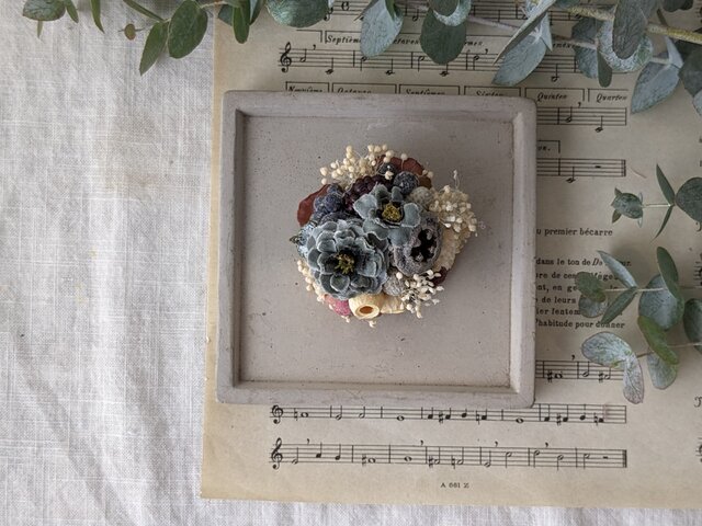 木の実の小さなコサージュ~ヘアーアクセ2way＊*ブラックベリー#9 | iichi 日々の暮らしを心地よくするハンドメイドやアンティークのマーケットプレイス