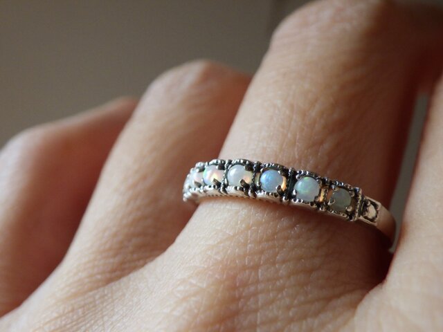 オパールのSV古美リング | iichi 日々の暮らしを心地よくするハンドメイドやアンティークのマーケットプレイス