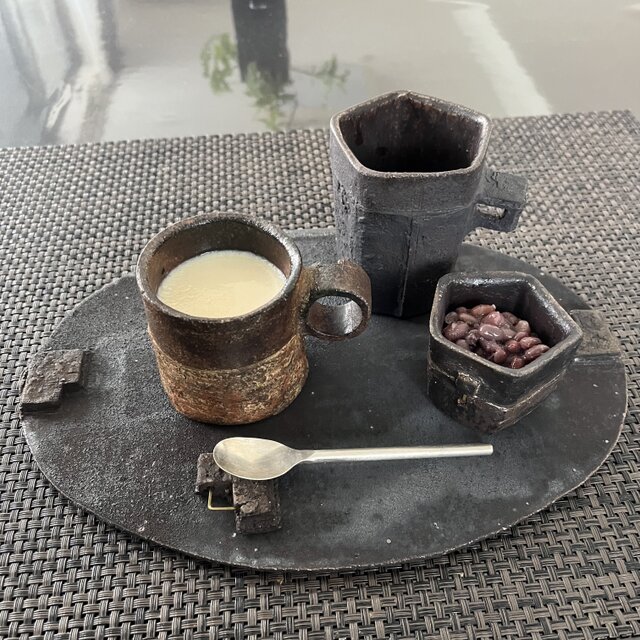 お猪口 黒釉&黒泥彩 「背守り」kaukaku No.1、2、3 | iichi 日々の暮らしを心地よくするハンドメイドやアンティークのマーケットプレイス