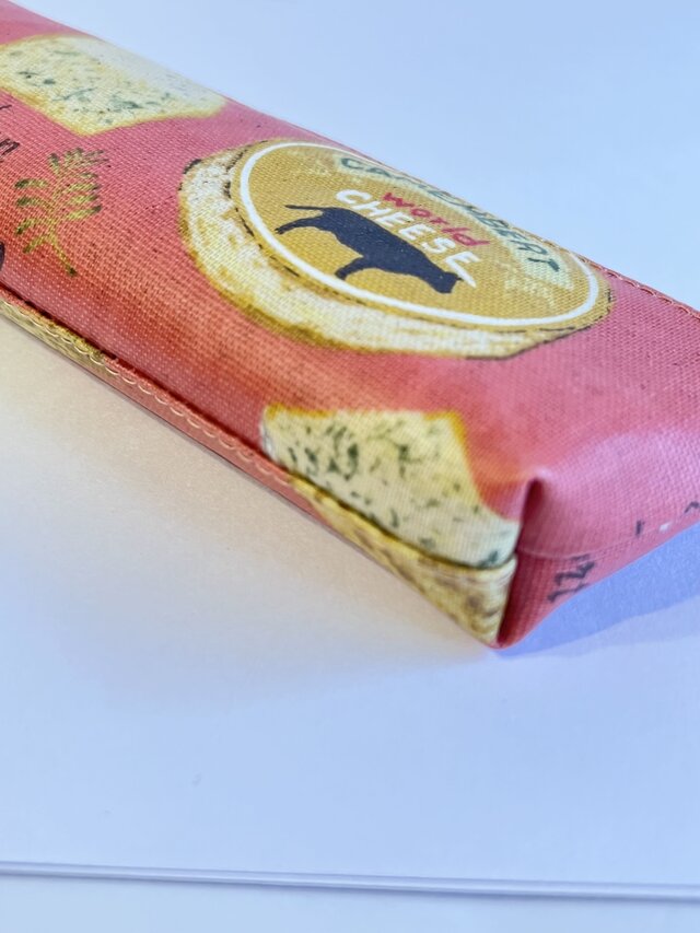 チーズ柄 スリムラミネートペンケース 裏地つき オレンジ | iichi 日々の暮らしを心地よくするハンドメイドやアンティークのマーケットプレイス