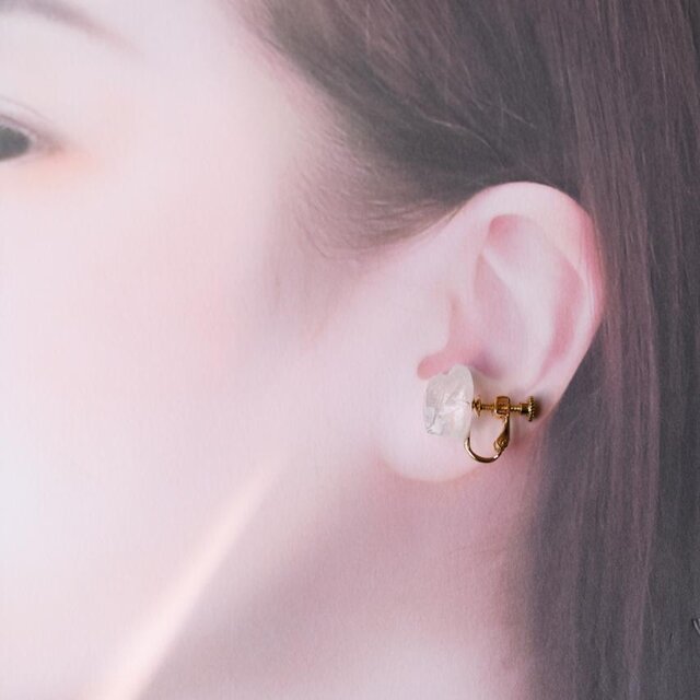 【一点物】 クォーツ (水晶) イヤリング 原石 鉱物 天然石 ハンドメイド アクセサリー パワーストーン (No.2415) | iichi 日々の暮らしを心地よくするハンドメイドや ...