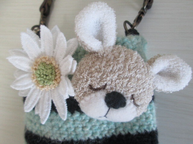 ※お花とクマさん付きのスマホケース | iichi 日々の暮らしを心地よくするハンドメイドやアンティークのマーケットプレイス