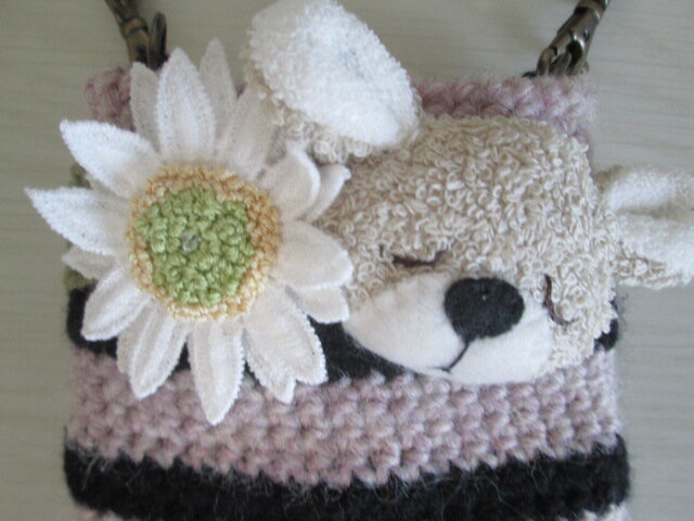 ※お花とクマさん付きのスマホケース | iichi 日々の暮らしを心地よくするハンドメイドやアンティークのマーケットプレイス