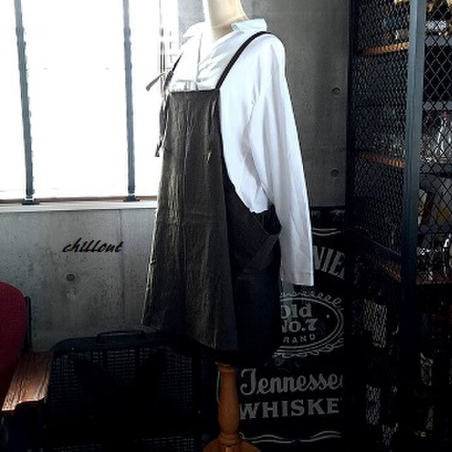 【背中がかわいい】エプロンドレス：ワッシャーリネン：オリーブドラブ【0616】 | iichi 日々の暮らしを心地よくするハンドメイドやアンティークのマーケットプレイス