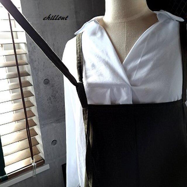 【背中がかわいい】エプロンドレス：ワッシャーリネン：オリーブドラブ【0616】 | iichi 日々の暮らしを心地よくするハンドメイドやアンティークのマーケットプレイス