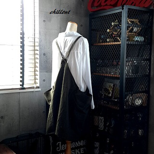 【背中がかわいい】エプロンドレス：ワッシャーリネン：オリーブドラブ【0616】 | iichi 日々の暮らしを心地よくするハンドメイドやアンティークのマーケットプレイス