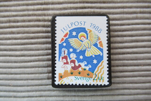 ノルウェー クリスマス切手ブローチ8921 | iichi 日々の暮らしを心地よくするハンドメイドやアンティークのマーケットプレイス