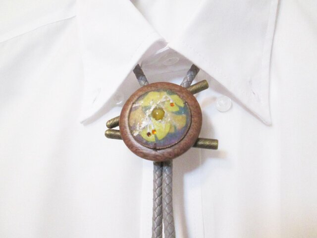 ループタイ Mサイズ 紐の長さ105cm 品名:イチョウの黄葉 | iichi 日々の暮らしを心地よくするハンドメイドやアンティークのマーケットプレイス