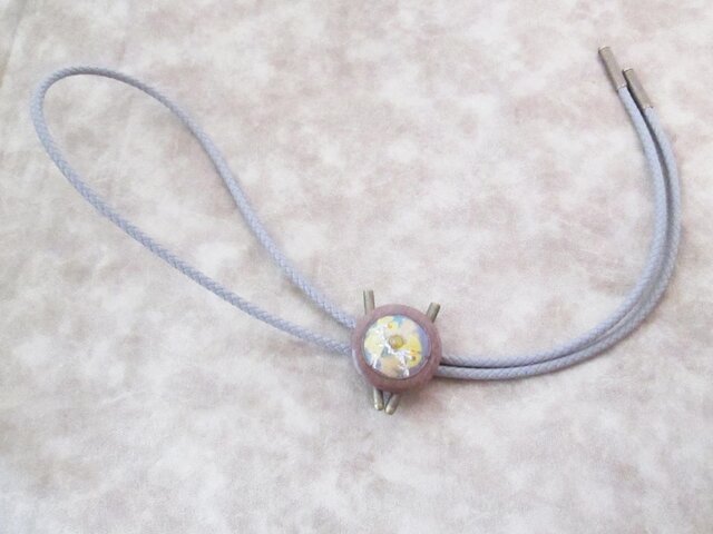 ループタイ Mサイズ 紐の長さ105cm 品名:イチョウの黄葉 | iichi 日々の暮らしを心地よくするハンドメイドやアンティークのマーケットプレイス