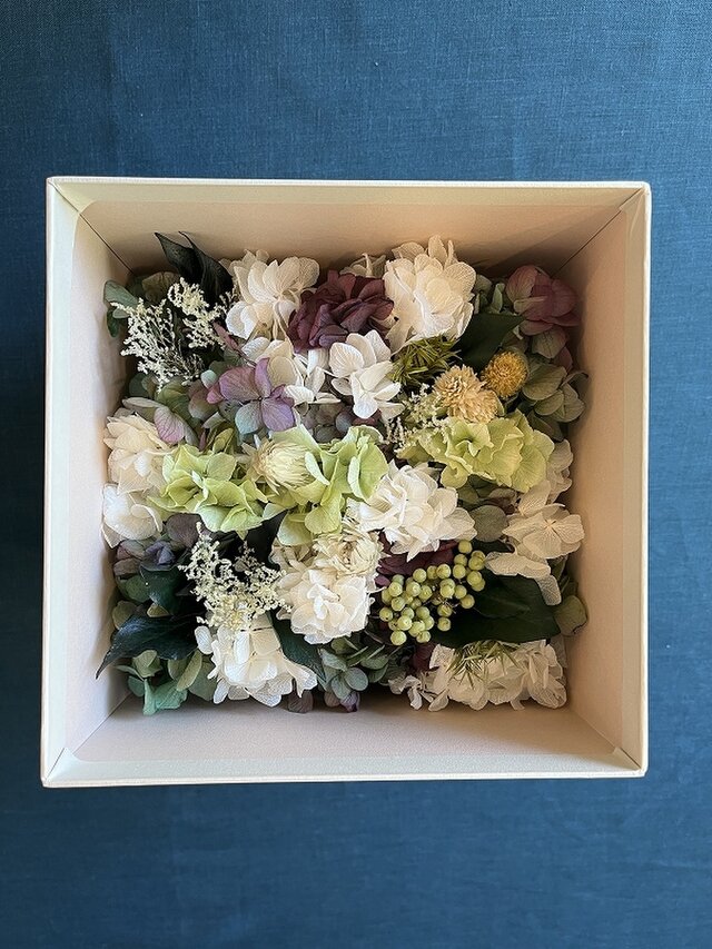Grass flowers / グラスフラワーズ box arrangement Мサイズ | iichi 日々の暮らしを心地よくするハンドメイドやアンティークのマーケットプレイス