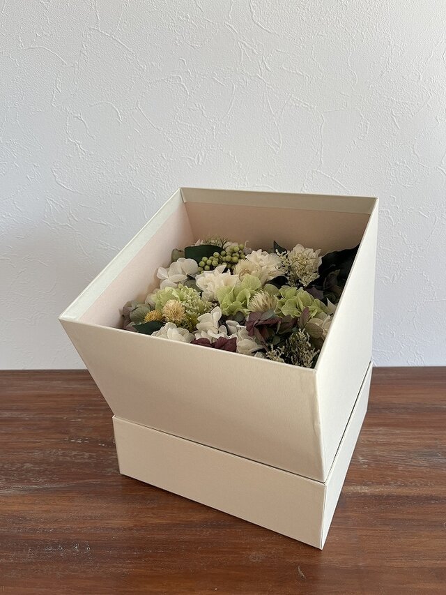 Grass flowers / グラスフラワーズ box arrangement Мサイズ | iichi 日々の暮らしを心地よくするハンドメイドやアンティークのマーケットプレイス