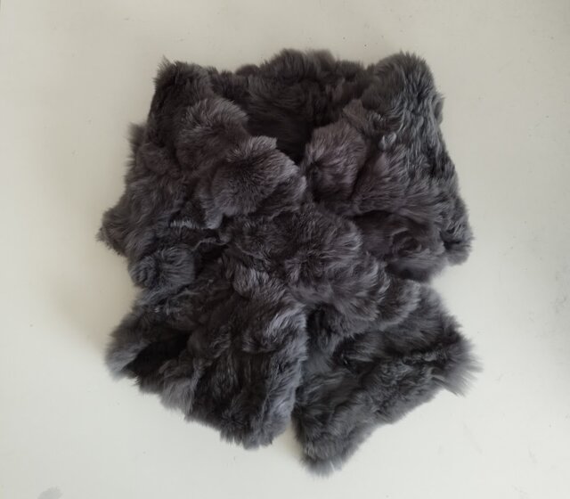 ¶ new antique fur ¶ グレイッシュラパンファースリット入りクロスマフラー「qoop」 | iichi 日々の暮らしを心地よく ...