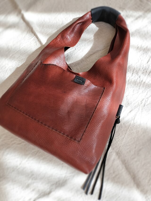 one shoulder bag 濃いブラウン 黒 オイルシュリンクレザー | iichi 日々の暮らしを心地よくするハンドメイドやアンティークのマーケットプレイス