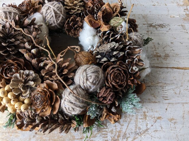 木の実ト毛糸のリース* ベージュ/ブラウン L | iichi 日々の暮らしを心地よくするハンドメイドやアンティークのマーケットプレイス